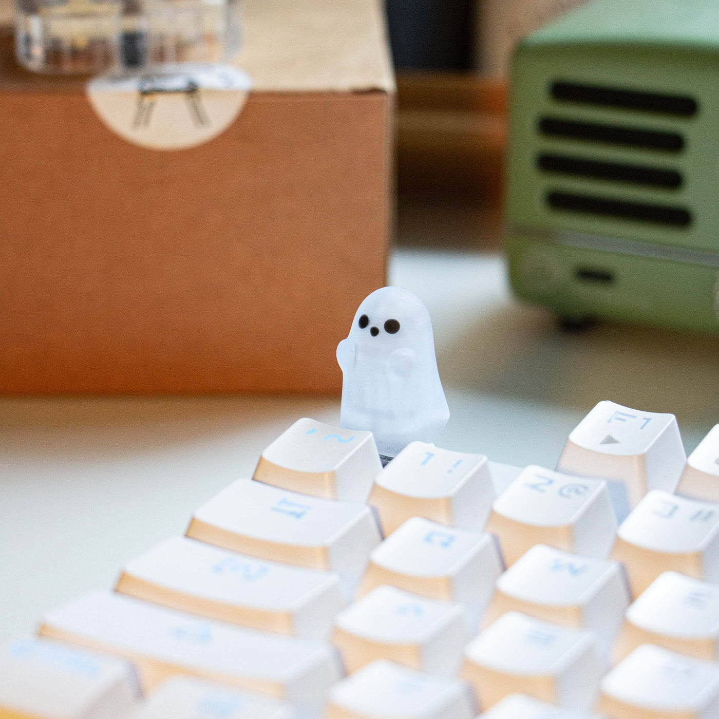 YUNZII Light Transmission Little Ghost Artisan Keycap